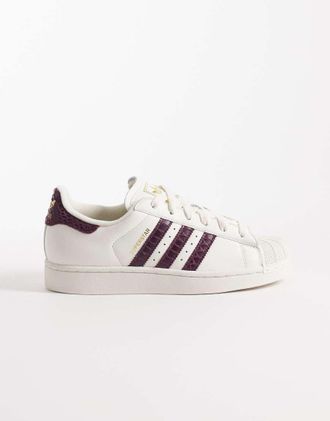 adidas Originals Superstar II - Sneaker in Wei&szlig; mit kastanienbraunem Kroko-Logo