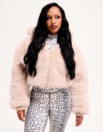 Juicy Couture Kunstpelzjacke in Wei&szlig; mit Rei&szlig;verschluss und Kapuze mit Bommeln