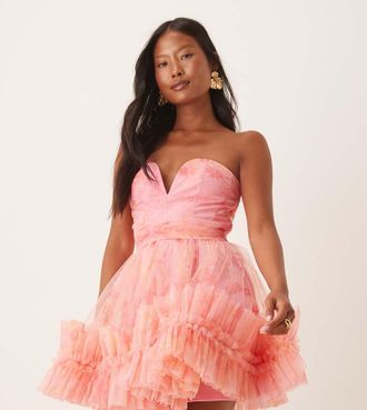 Lace & Beads Petite Robe courte en tulle &agrave; d&eacute;collet&eacute; en coeur et ourlet &agrave; volants - Rose pastel fleuri