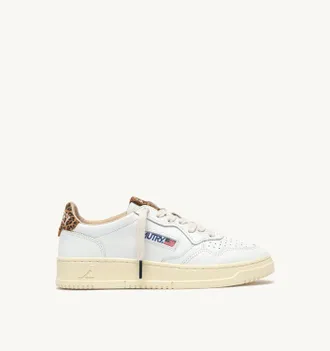 Autry BASKETS MEDALIST LOW EN CUIR BLANC ET DAIM LEOPARD