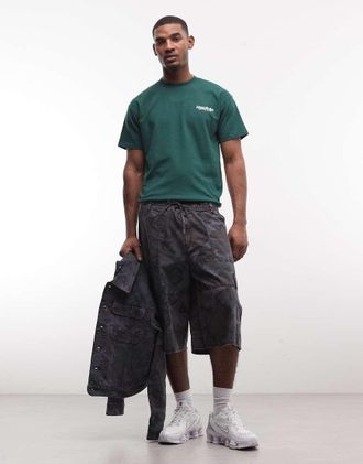 Weekday Weite Cargo-Shorts in Marineblau mit Military-Muster, Kombiteil