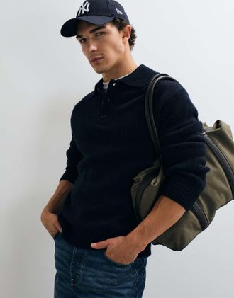 Arket Pullover mit Polokragen aus reiner Wolle in Marineblau