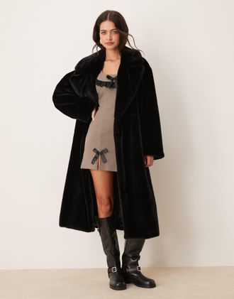 Asos Longline-Mantel zum &Uuml;berwerfen aus Kunstpelz in Schwarz