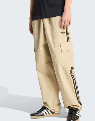 adidas Originals Adicolor Classics - Cargohose in Stone Khaki mit 3-Streifen-Design-Neutral
