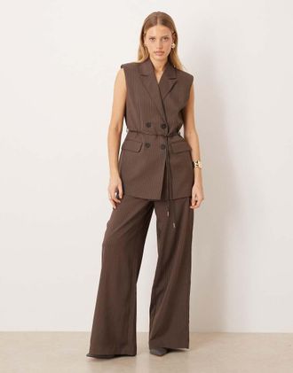 Vero Moda Pantalon densemble ajust&eacute; coupe ample &agrave; taille mi-haute et rayures fines - Marron chocolat-Brown