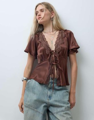 Reclaimed Vintage Top vintage &agrave; nouer devant avec finitions en dentelle marron