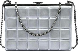 Chanel Sac bandouli&egrave;re pr&eacute;-poss&eacute;d&eacute; &agrave; fermoir m&eacute;tallique - Femme - Pre-owned - Gris - Taille: ONE Size