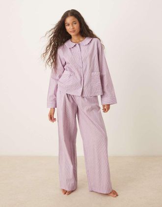 Asos Pyjamaset aus Webstoff in rosa gestreift mit Hemd mit Muschelsaum und Hose