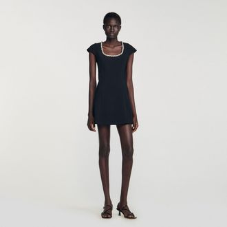 Sandro Kurzes Kleid mit Strasskragen