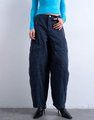 Topshop Cargo-Ballonhose in Anthrazit mit Rei&szlig;verschluss- und Taschendetails-Grau