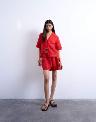 Topshop Short densemble &agrave; appliqu&eacute;s fleuris - Rouge