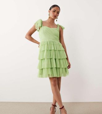 Lace & Beads Petite Ophelia - Robe courte fronc&eacute;e &agrave; manches nou&eacute;es et volants &eacute;tag&eacute;s - Vert clair