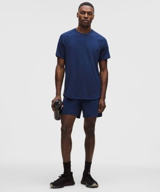 lululemon License to Train Shorts ohne Liner f&uuml;r M&auml;nner - 18 cm - Gr&ouml;&szlig;e XL in Clubhouse Blue