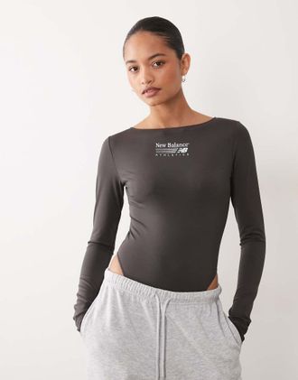 New Balance Trackside lang&auml;rmeliger Body in black cement-Grau