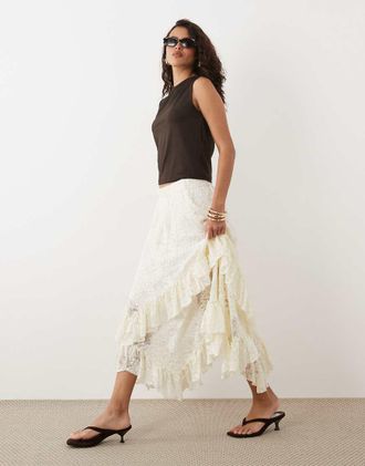 Vero Moda Jupe en dentelle avec ourlet mouchoir et bordures volant&eacute;es - Cr&egrave;me-Blanc