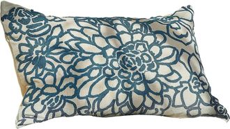 Loberon Kissenhülle Jacje, Getuftetes Blumenmuster, Farbkräftiges Design, Kissenbezug, Wohn-Accessoire, Wohntextilien, Baumwolle, blau/Creme