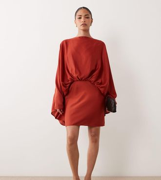 Asos Petite ASOS DESIGN Petite - Robe courte dos nu &agrave; manches cape et franges - Rouille-Multi