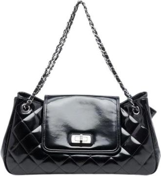 Chanel Sac bandouli&egrave;re matelass&eacute; en cuir verni Pre-owned - Femme - Pre-owned - Noir - Taille: ONE Size