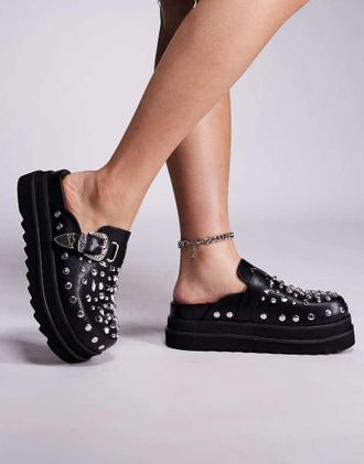 Azalea Wang Azalea Wang - Gabir - Mit Nieten besetzte Clogs aus schwarzem Kunstleder