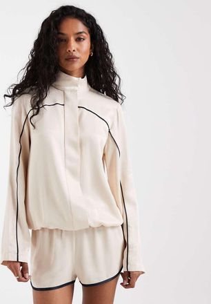 Asos Veste satin&eacute;e style sport avec col chemin&eacute;e &agrave; rayures - &Eacute;cru-Blanc