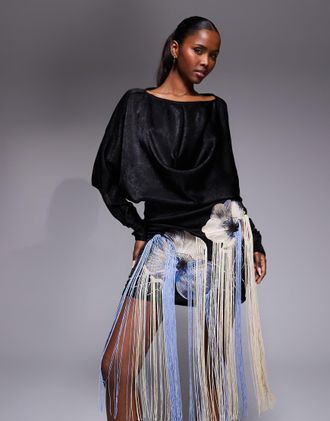 Asos Robe courte en satin &agrave; broderies fleuries et franges - Noir