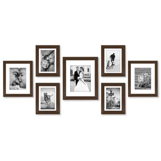 Americanflat 7er Pack Bilderrahmen Set - Nussbaum - Enthält einen Rahmen 28x36cm, zwei Rahmen 20x25cm und vier Rahmen 13x18cm - Wanddekoration mit Bruchsicherem Gl