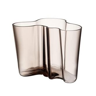 iittala Alvar Aalto Kristall-Glas-Vase in Wellenform in der Farbe Leinen, Ma&szlig;e: 16cm x 20,8cm, 1051436, New