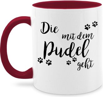 Shirtracer Tasse Tassen 325ml - Deko Hobby Geschenk - Die mit dem Pudel geht - 325 ml - Bordeauxrot - pudelmotiv