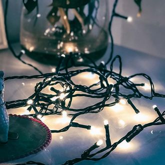 Hellum LED Lichterkette au&szlig;en kaltwei&szlig; mit 80 LED, beleuchtete L&auml;nge 7,9 m, Lichterkette mit Stecker und Timer f&uuml;r au&szlig;en, mit gr&uuml;nem Kabel <59 lm 151916