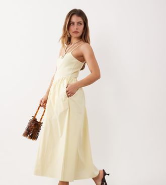 Nobody's Child Madelyn - Robe caraco mi-longue avec corsage nervur&eacute; et jupe fronc&eacute;e - Jaune