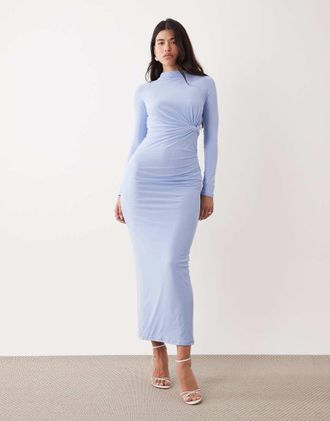 Asos Lang&auml;rmliges Netzstoff-Maxikleid in Blau mit verdrehter Brustpartie und Neckholder-Tr&auml;ger