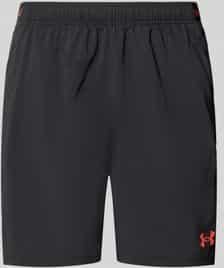 Under Armour Shorts mit Logo und Eingrifftaschen