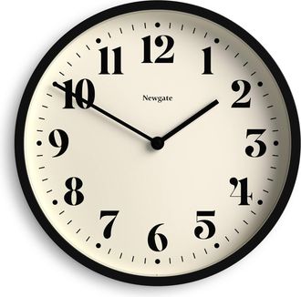 Newgate Watches Number Four Theatre wanduhr | Moderne runde Uhr | 30cm | Schwarz | Dekorative Zahlen | Ideal für küche, Wohnzimmer oder büro