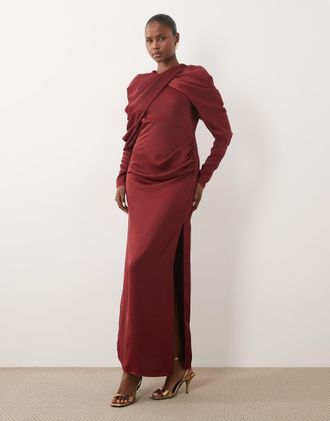 Asos robe longue &agrave; col crois&eacute; fronc&eacute;e avec manches drap&eacute;es en baie-Rouge