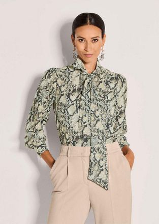 Madeleine Langarmbluse Elegante Bluse mit Animal-Print Fließende Silhouette mit Stehkragen und langen Ärmeln
