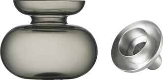 Zone Denmark Inu Vase/Lysestage 2-teilig - Mundgeblasenes Glas mit Einsatz aus Messing - Multifunktionale Vase und Kerzenhalter - &Oslash; 11 cm - H&ouml;he 10 cm - Rauchgrau 