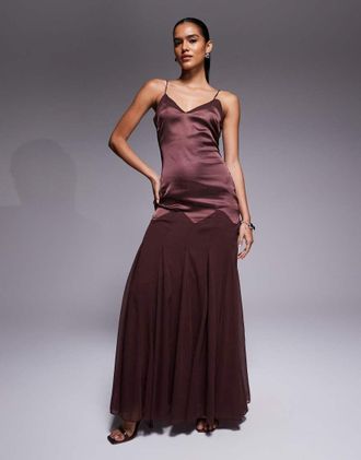 Asos Robe longue &agrave; taille basse en satin et mousseline m&eacute;lang&eacute;s avec jupe ample &agrave; godets-Brown