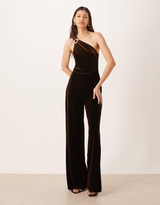 Mango Jumpsuit aus Samt in Braun mit One-Shoulder-Tr&auml;ger-Brown