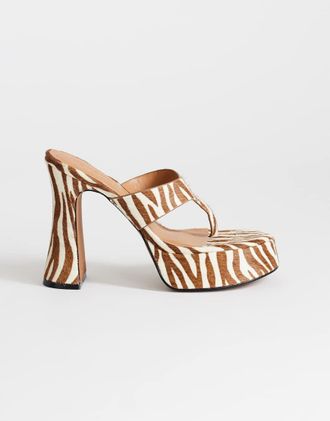 Topshop Nima - Sandales en cuir v&eacute;ritable style poils &agrave; talon haut, entredoigt et semelle plateforme - Z&eacute;brures-Neutral