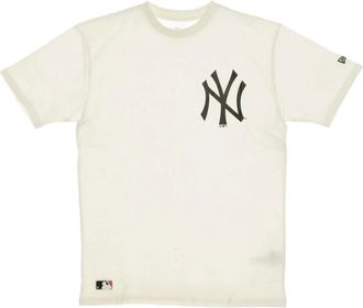 New Era Oversized Tee mit gro&szlig;em Logo in Off White/Schwarz - - Tops - Herren - Beige - 2XL