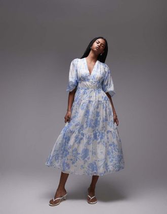 & Other Stories Midaxikleid in Blau gebl&uuml;mt mit volumin&ouml;sen &Auml;rmeln und gesmoktem Oberteil