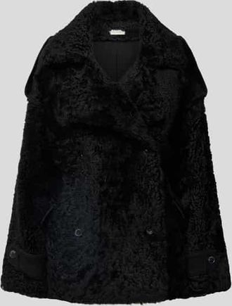 The Mannei Mantel aus echtem Schafsfell