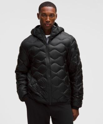 lululemon Featherweight 900-Down-Fill Quilted Hooded Jacket f&uuml;r M&auml;nner - Gr&ouml;&szlig;e L in Black