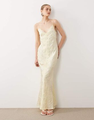 Asos Robe nuisette longue boutonn&eacute;e sur le devant avec d&eacute;tail en dentelle - Jaune
