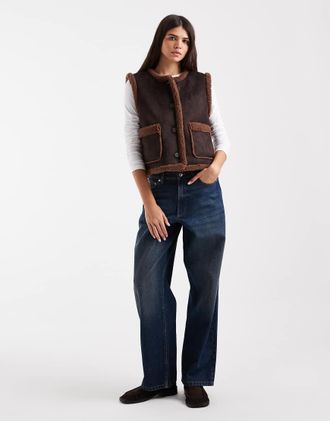 Vero Moda gilet effet daim doubl&eacute; imitation peau de mouton marron chocolat