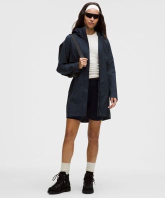 lululemon Rain Rebel Jacke für Frauen - Größe 10 in True Navy