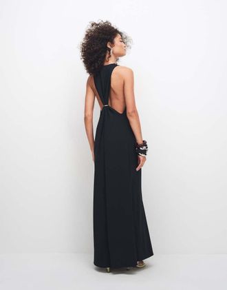Weekday Maxikleid in Schwarz mit tiefem V-Ausschnitt und Racerback mit Metallbesatz