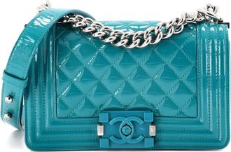 Chanel Boy Flap Bag Quilted Patent Small crossbody bag - Blau
