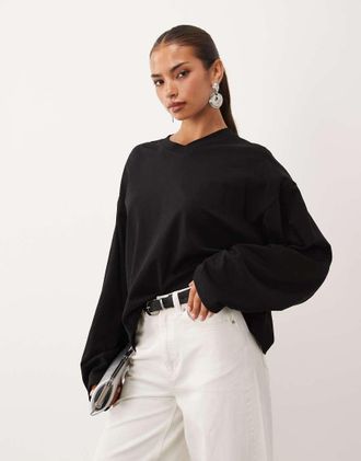 Lioness Bloom t-shirt oversize &agrave; manches longues et col V noir