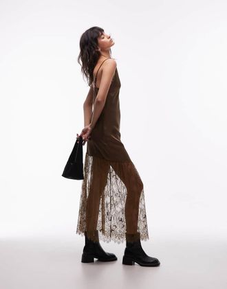 Asos Maxi-Tr&auml;gerkleid aus Satin in Olivgr&uuml;n mit V-Ausschnitt und Spitzenrock